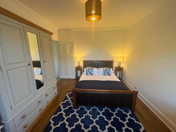 Fabulously Large One & A Half Bedroom Apartment - Greenwich