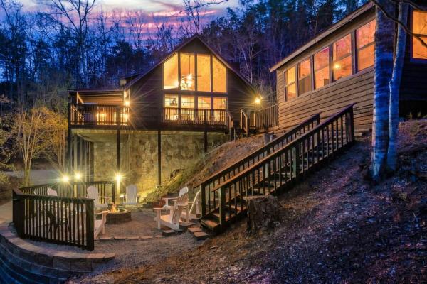 Luxury 6bed Cabin Hot Tub Game House And Fire Pit - Townsend, TN