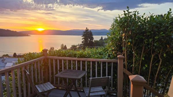 Private Room & Bath - Patio & Sunset Views - Washington