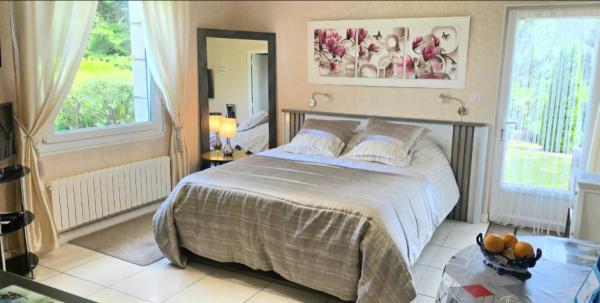 Tinat Chambre Avec Grand Jardin, Parking Gratuit - Locronan