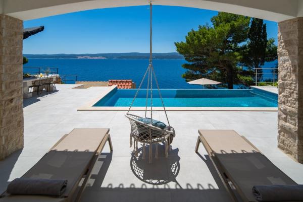 Beachfront Villa Nino, 5 Bedroom Villa With Heated Pool In Stanići - Mimice