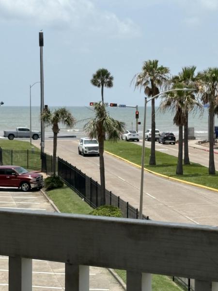 Ocean Views - Heated Pool - Hot Tub - Corner Unit - Steps To Beach - Cruise Parking Included Shoreline Stays 9229 - Moody Gardens, Galveston