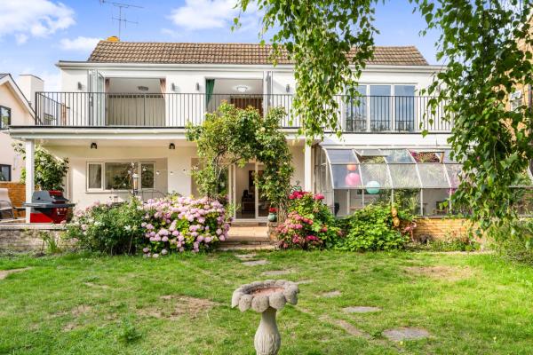 House In Wraysbury Near Windsor - Staines-upon-Thames