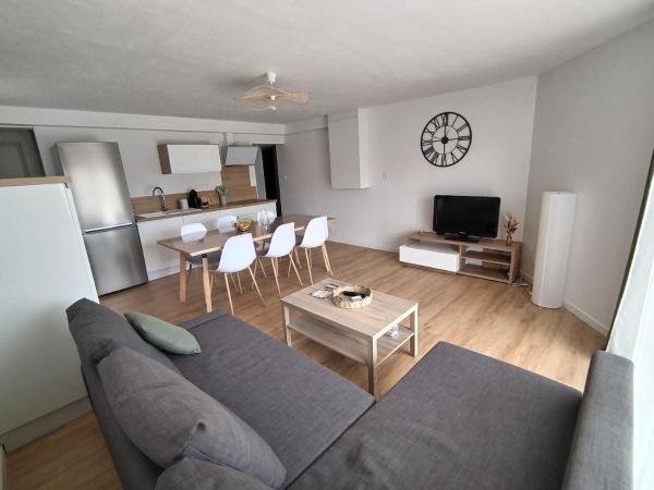 Belle Maison Avec Jardin Et Terrasse - Anjou