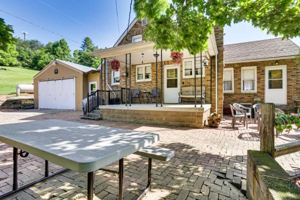 Game Room + Patio: Hilltop Home In Hocking County - Ohio