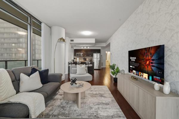 Designer Bay Street Condo Sleep 6 - Toronto