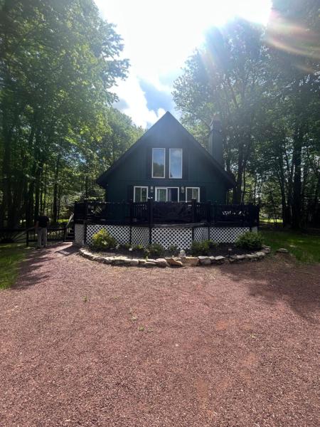 The Emerald Cabin - Pocono Lake, PA