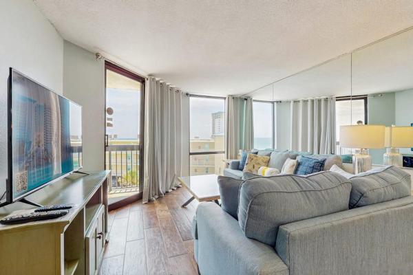 Inviting Condo W Splash Pad Multiple Pools And On-site Bar - Destin, FL