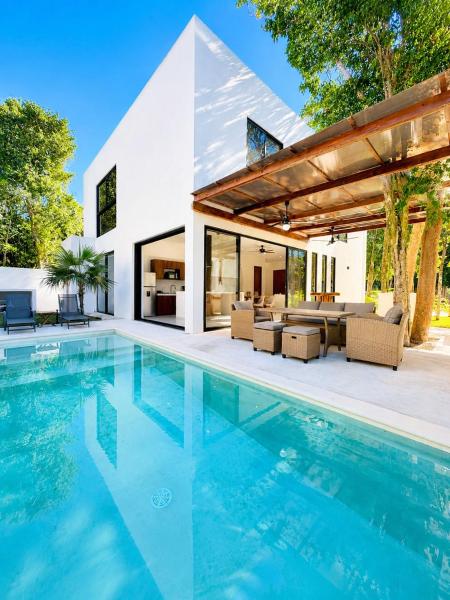 Villa De Lujo Con Alberca Privada Y Amplio Jardín - Puerto Morelos