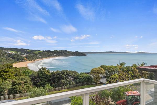 Spa And Surf Retreat - Langs Beach Holiday Home - Mangawhai