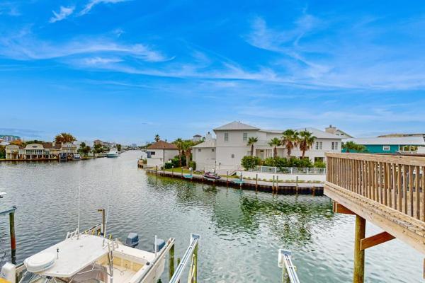 Dog Friendly Waterfront Townhome With Balcony And Wifi - Destin, FL