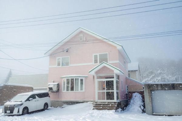 Niseko Pink House - Hokkaido