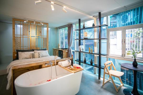 Homestay Chất- Train Street Apt, Old Quarter - Hanoi