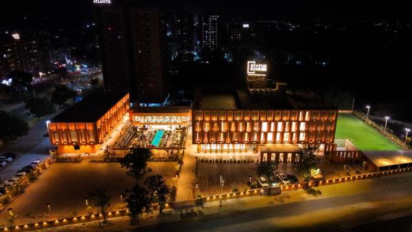 Status Dine Banquet And Restaurant - Ahmedabad