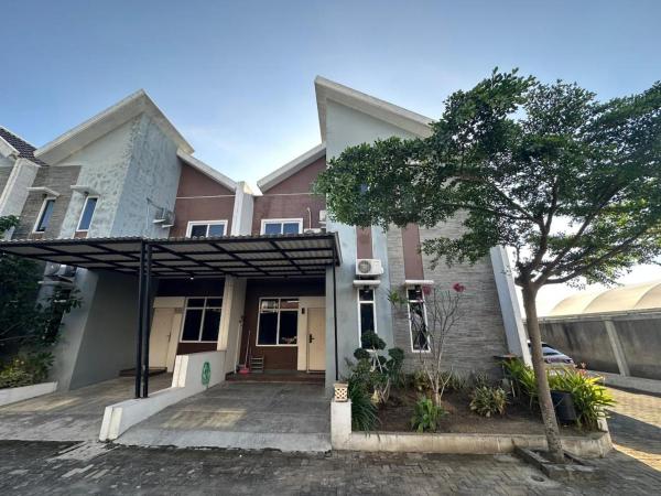 El House By Galareka - Cozy House With 4br In Solo - Surakarta
