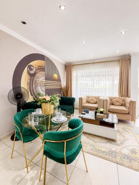 Luxury Sandown Sandton Suites With Balcony View - Johannesburg
