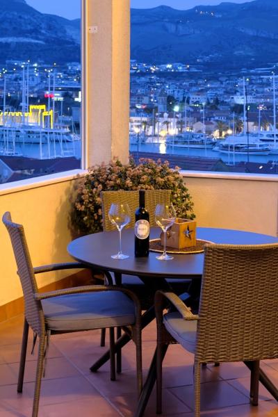 Trogir Center Exclusive Seaview Apartment For 4 - Okrug Gornji
