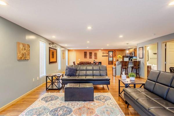 Luxury European Style Executive Apartment B Large - Dandridge, TN
