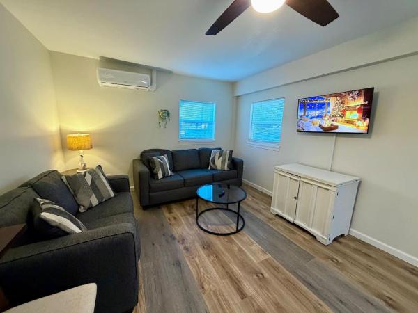 Charming Beaufort Space Perfect 4 Extended Stays - Port Royal, SC