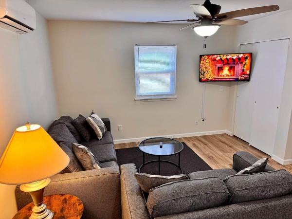 Quiet Beaufort Escape Renovated And Pet Friendly - Beaufort, SC