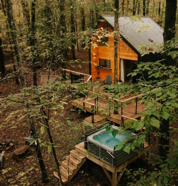 Private Forest Cabin With Hot Tub - Covington