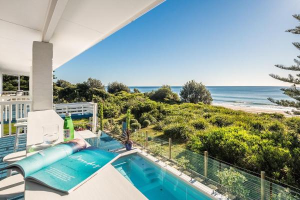 Beachfront Oasis With Private Pool Beach Access - Diamond Beach