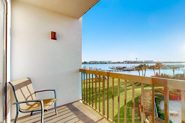 Inviting Bayfront Suite With Water Views Picnic Area & Pool - Mary Esther, FL