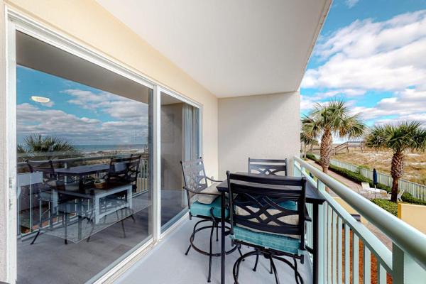 Oceanfront Condo With Shared Pool & Hot Tub Ocean View & Private Washer&dryer - Fort Walton Beach, FL