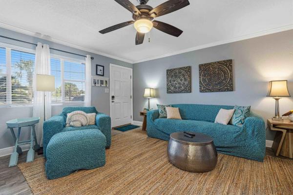 Cozy Coastal Condo With Shared Pool Beach Access Wifi Washer And Dryer - Okaloosa Island, FL