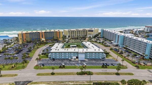 Cozy Coastal Condo With Shared Pool Wifi And Beach Access - Okaloosa Island, FL