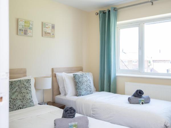 4 Bed House, With Garden, Close To Gatwick - Crawley