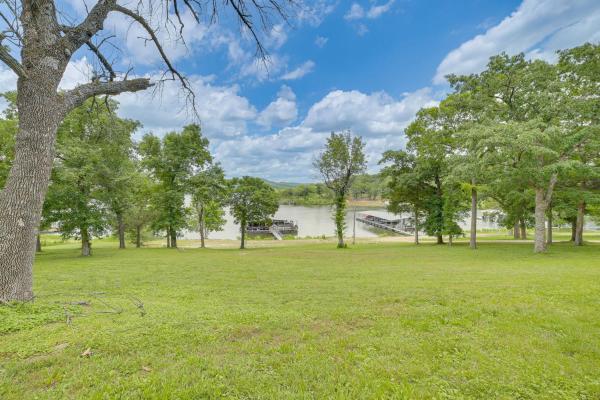 Lakeside Reeds Spring Home W/ Deck & Pool Access! - Kimberling City, MO