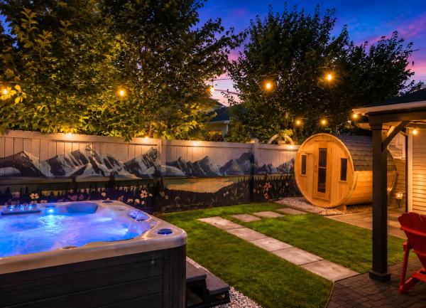 Nordic Spa Escape - Hot Tub - Fire Table - Bbq - Barrel Sauna - Edmonton