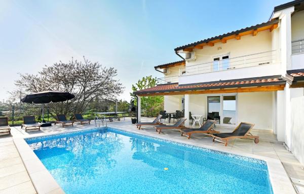Nice Home In Plovanija With Private Swimming Pool, Can Be Inside Or Outside - Izola