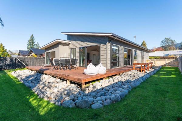 Riverstone Retreat - Turangi Holiday Home - Tūrangi
