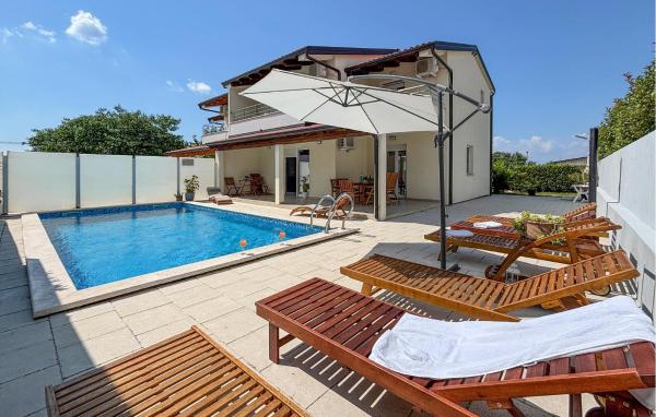 Stunning Home In Plovanija - Izola