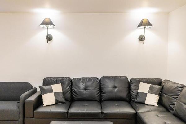 5 Bdrs Entire Comfort House Near Dt, Parking - Boucherville