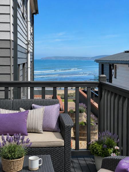Beach Cottage 33, Just A Short Stroll To The Beach - Devon