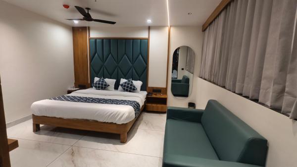 Mojo Stay Hotel - Ahmedabad