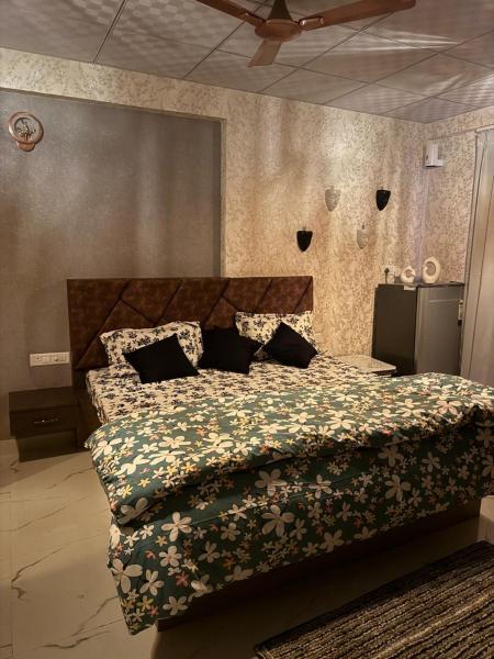 Urban Serenity Luxury Minimalist Studio, Banipark - Jaipur