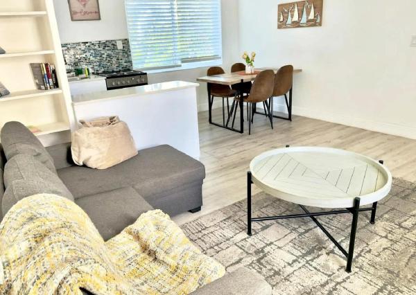 One Bedroom Beach Retreat Near The Shore - Hollywood Beach, Hollywood