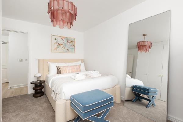 Modern 2br Flat With Balcony Near Abbey Wood St - Dartford