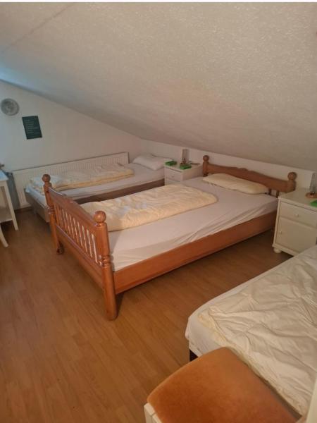 Alte Dachboden Mit 6 Bett, Für 6 Personen - Strobl