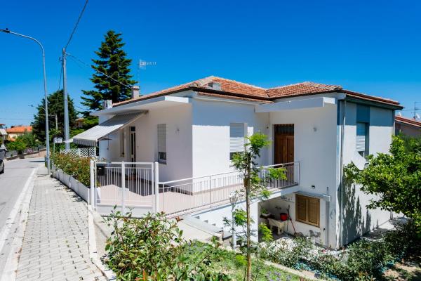 Guesthost - Villa Maria - Pineto