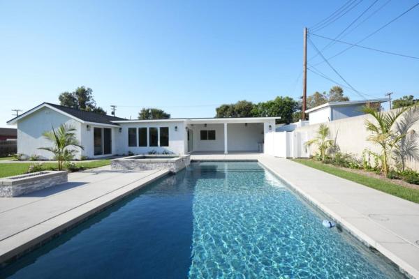 Beautiful Home With 4 Bedroom, 2 Bathrooms-full Amenities - Orange, CA