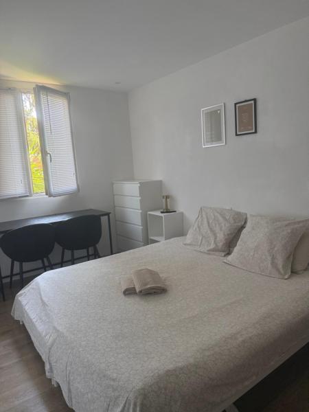 Rental In A Private Residence With Free Parking Close To All Types Of Transport And Six Minutes From The City Center - Nice