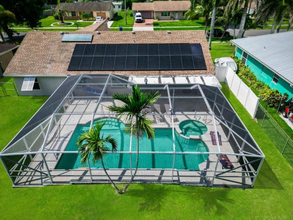 Splash & Relax Games Wifi Bbq Fire Pit Boat Lake - West Palm Beach, FL