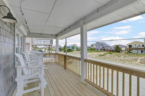 Charming 3 Bedroom House With Views Of The Ocean And The Sound - Topsail Beach, NC
