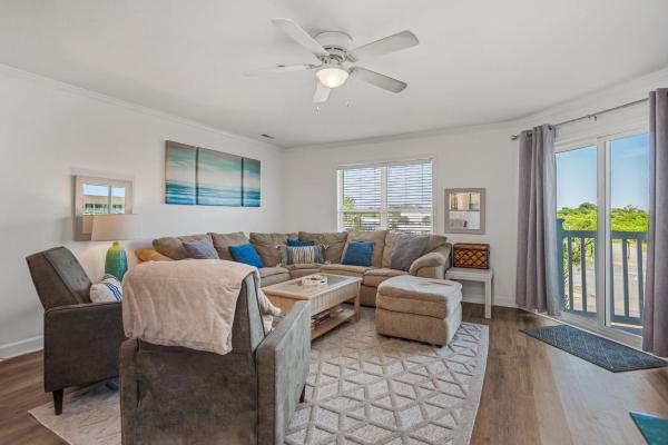 Ocean Vibes By Oak Island Accommodations - Oak Island, NC