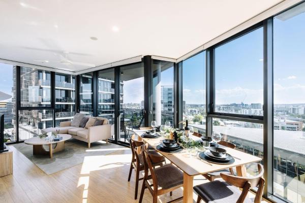 Skyline Serenity 2br Apt With River & City Views - 